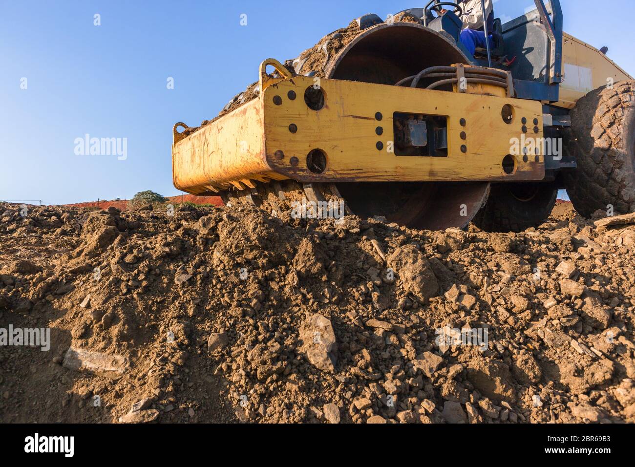 Construction industrial earthworks landfill compactor machine vibration ...