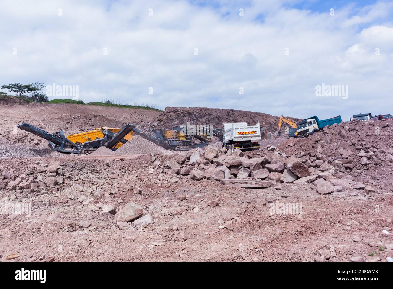 Construction mobile industrial quarry stone crushing machines with ...