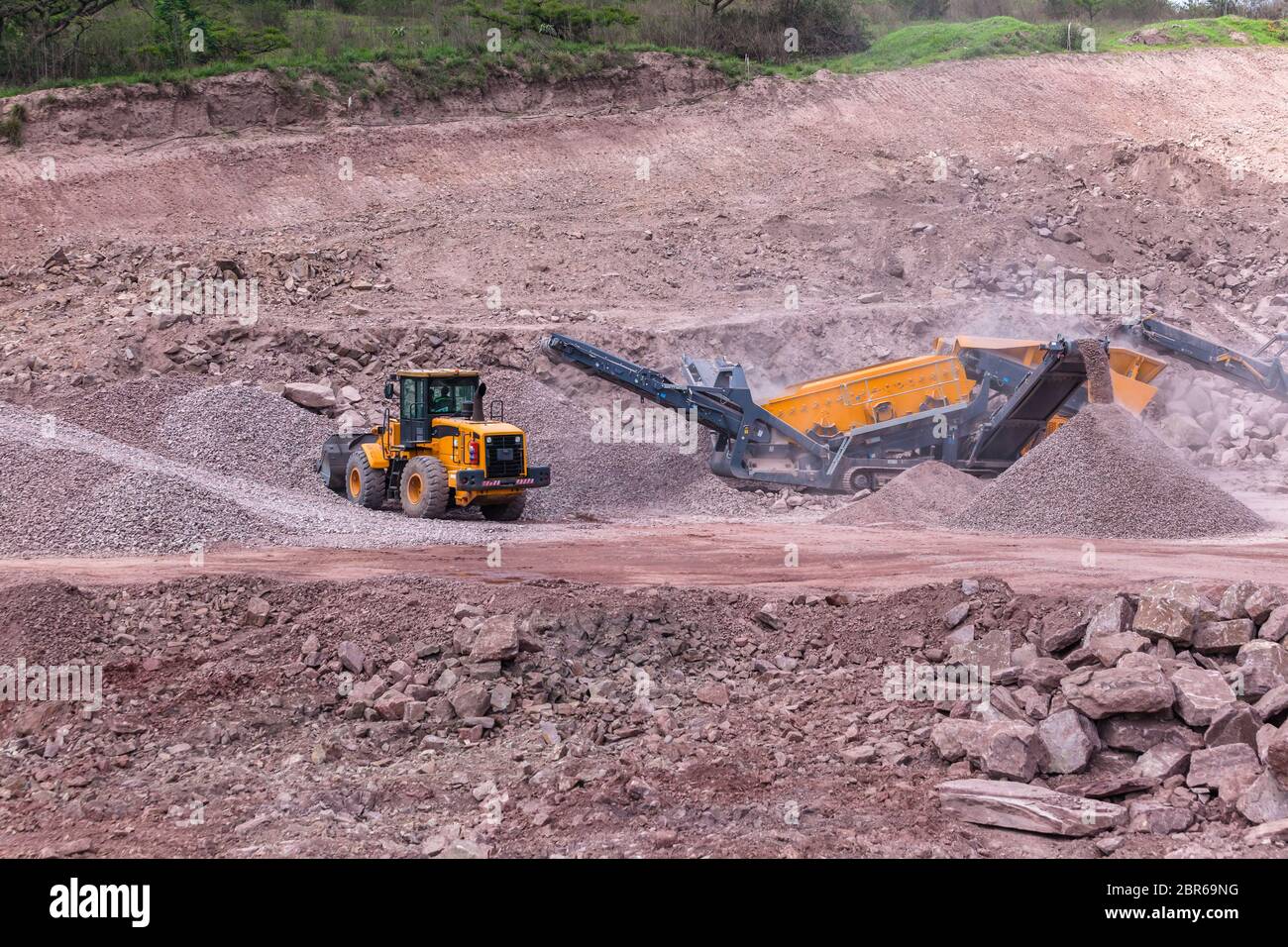 Construction mobile industrial quarry stone crushing machines producing ...