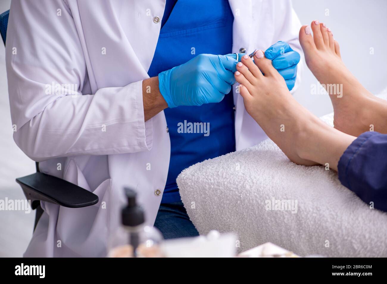 Podiatrist treating feet during the procedure Stock Photo - Alamy