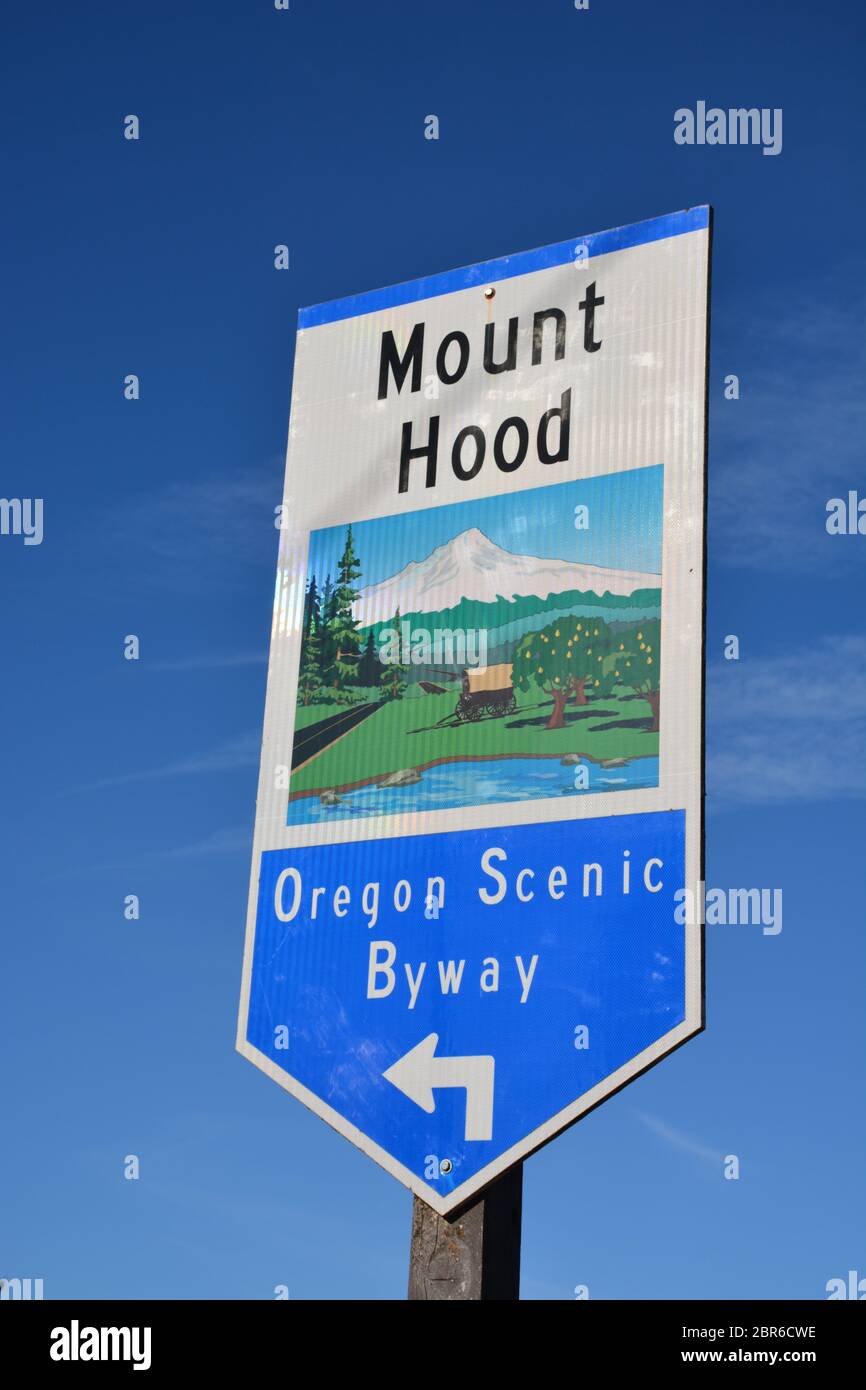 Road sign towards Mt Hood on the Oregon Scenic Byway, a 105-mile ...