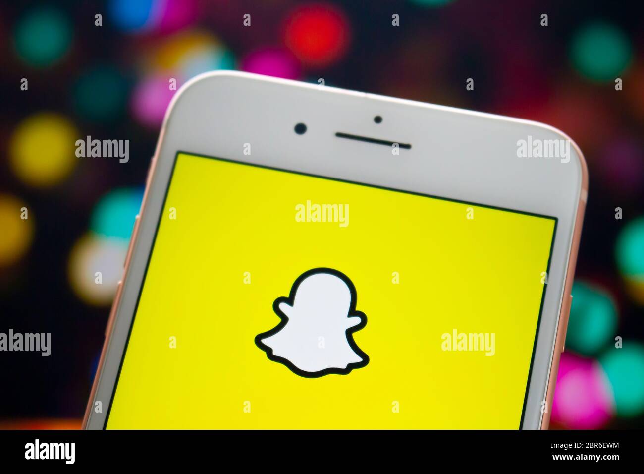 Snapchat logo hi-res stock photography and images - Alamy