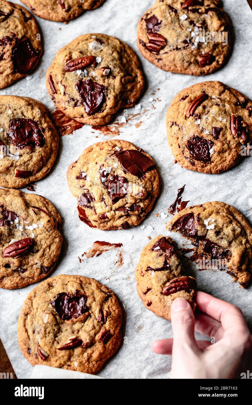 Broken chocolate chip cookie hi-res stock photography and images - Alamy