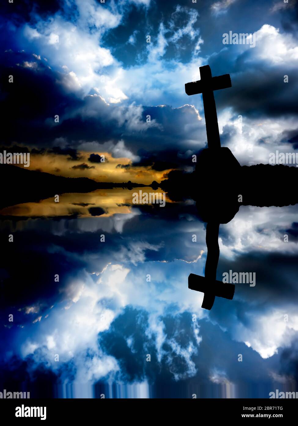 cross silhouette at sunset with water reflection Stock Photo - Alamy