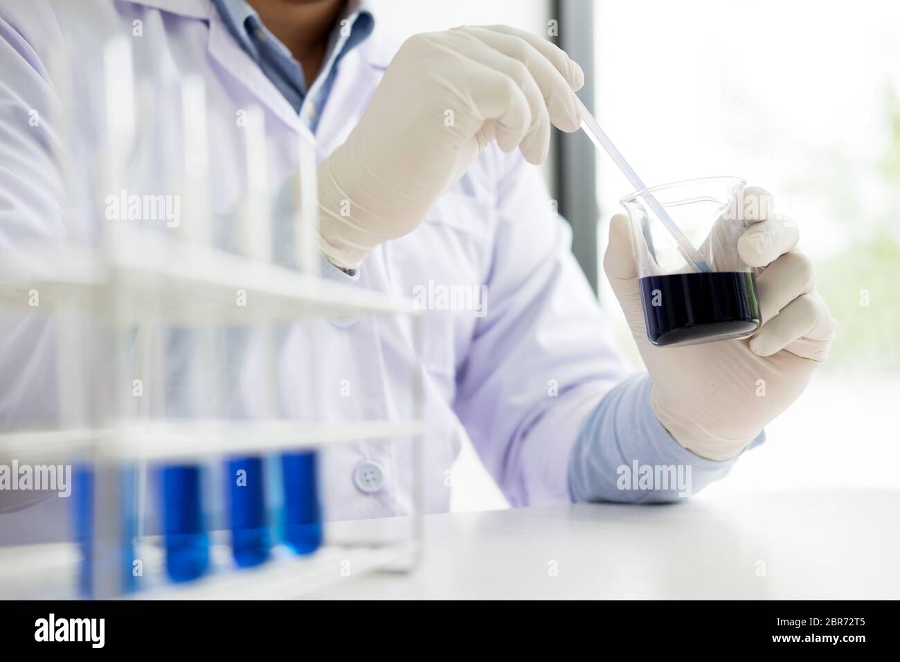 Science Beaker Pour White High Resolution Stock Photography and Images ...