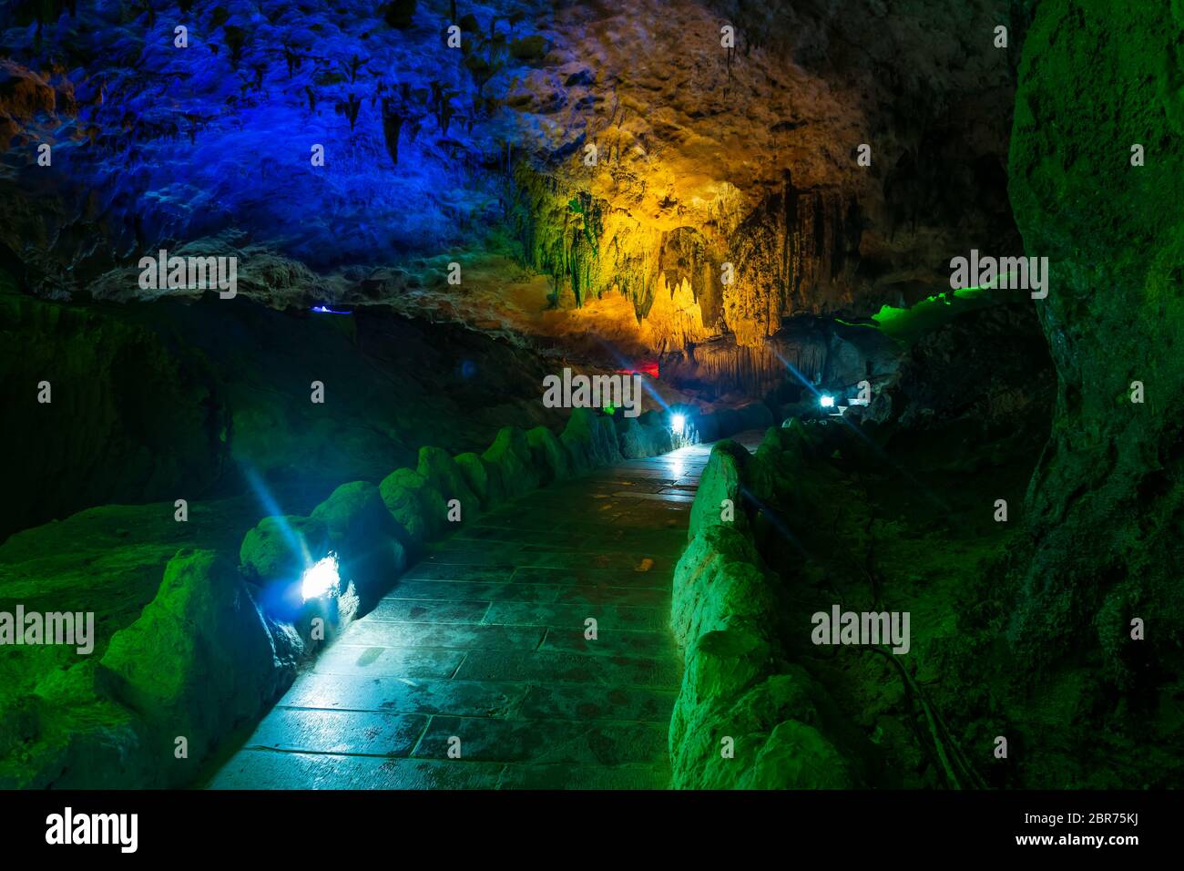 Yellow Dragon Cave, also known as The Wonder of the World's Caves ...