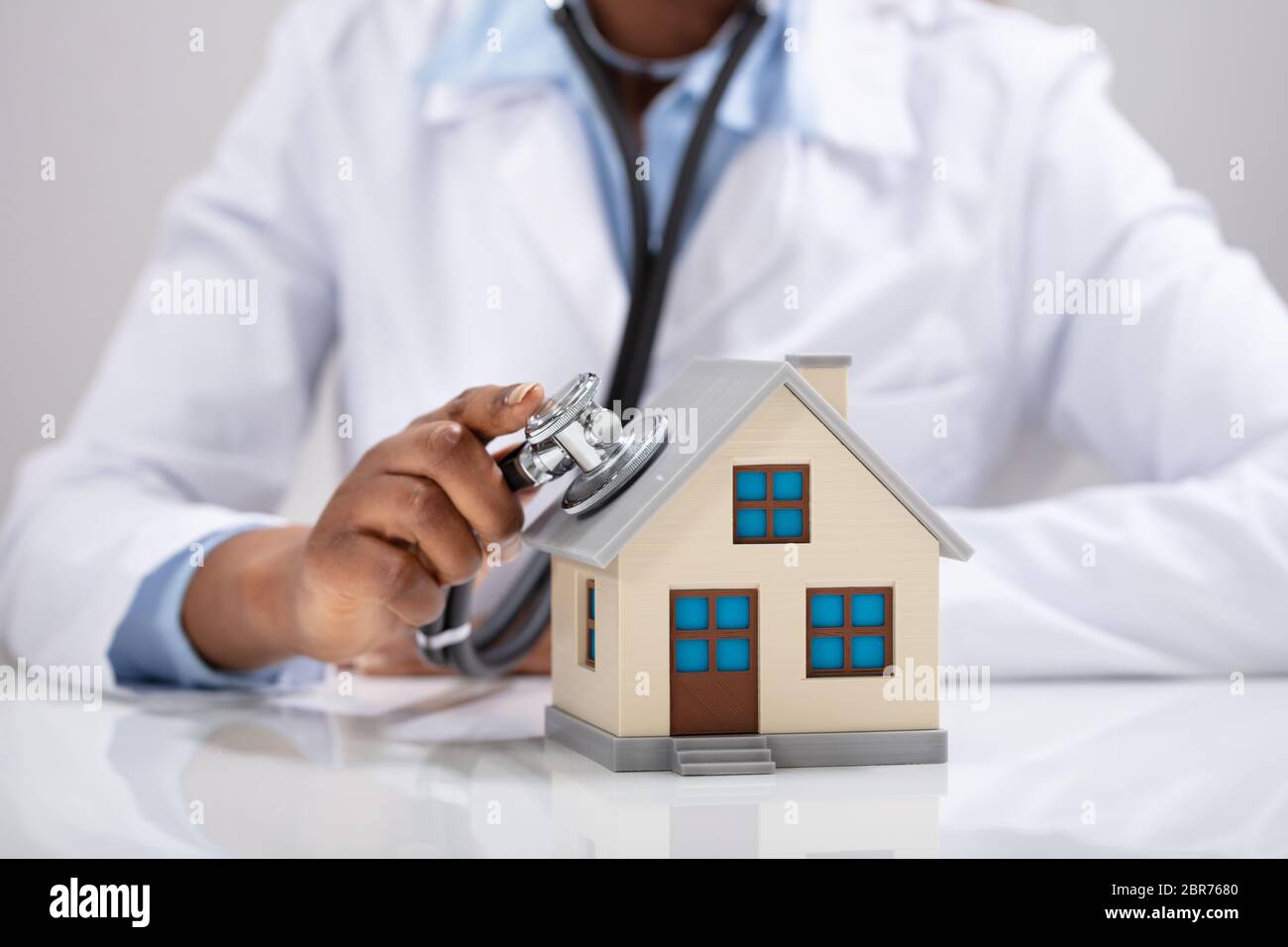 Female house doctors hi-res stock photography and images - Alamy
