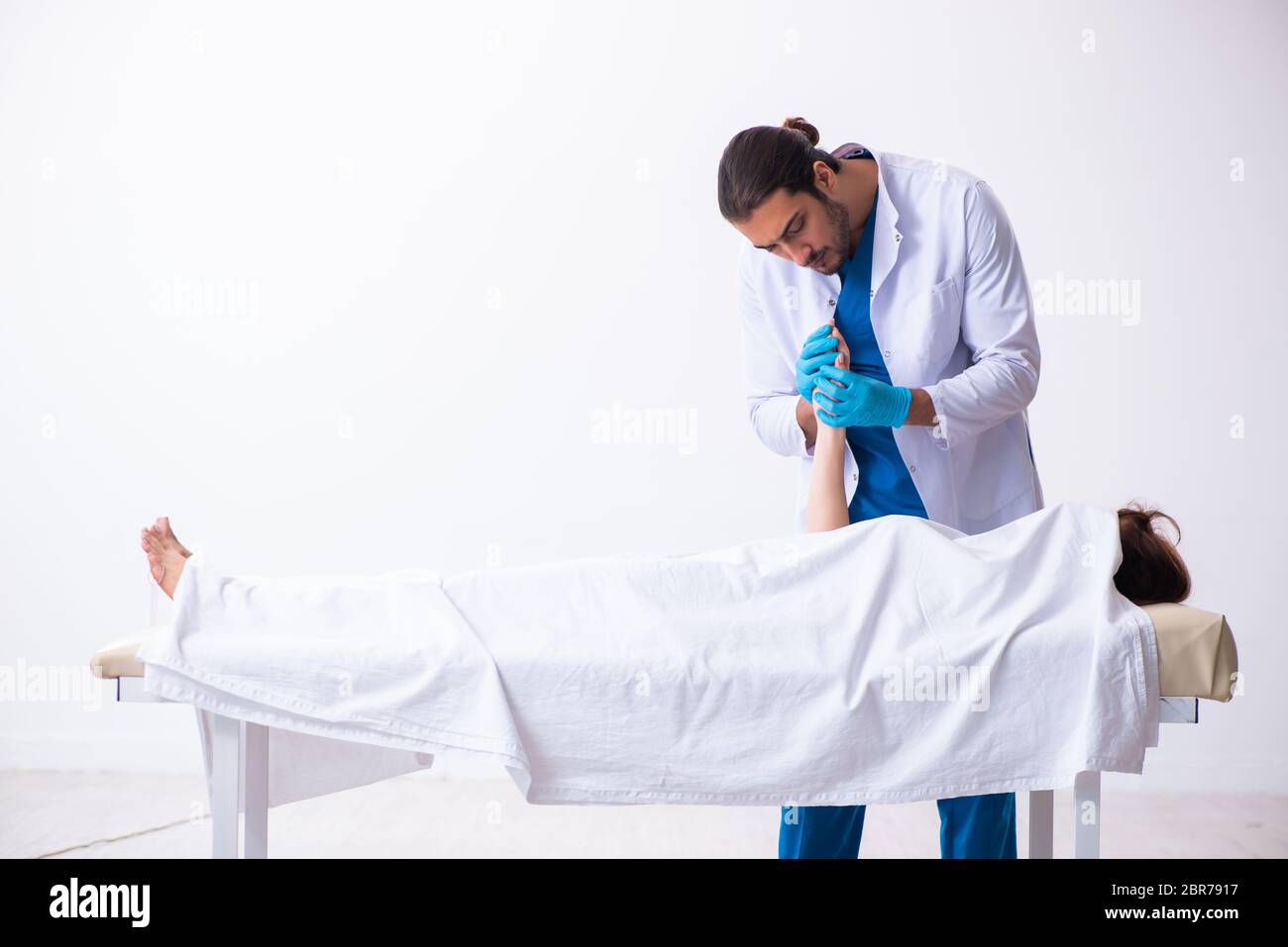 Police coroner examining dead body in morgue Stock Photo - Alamy