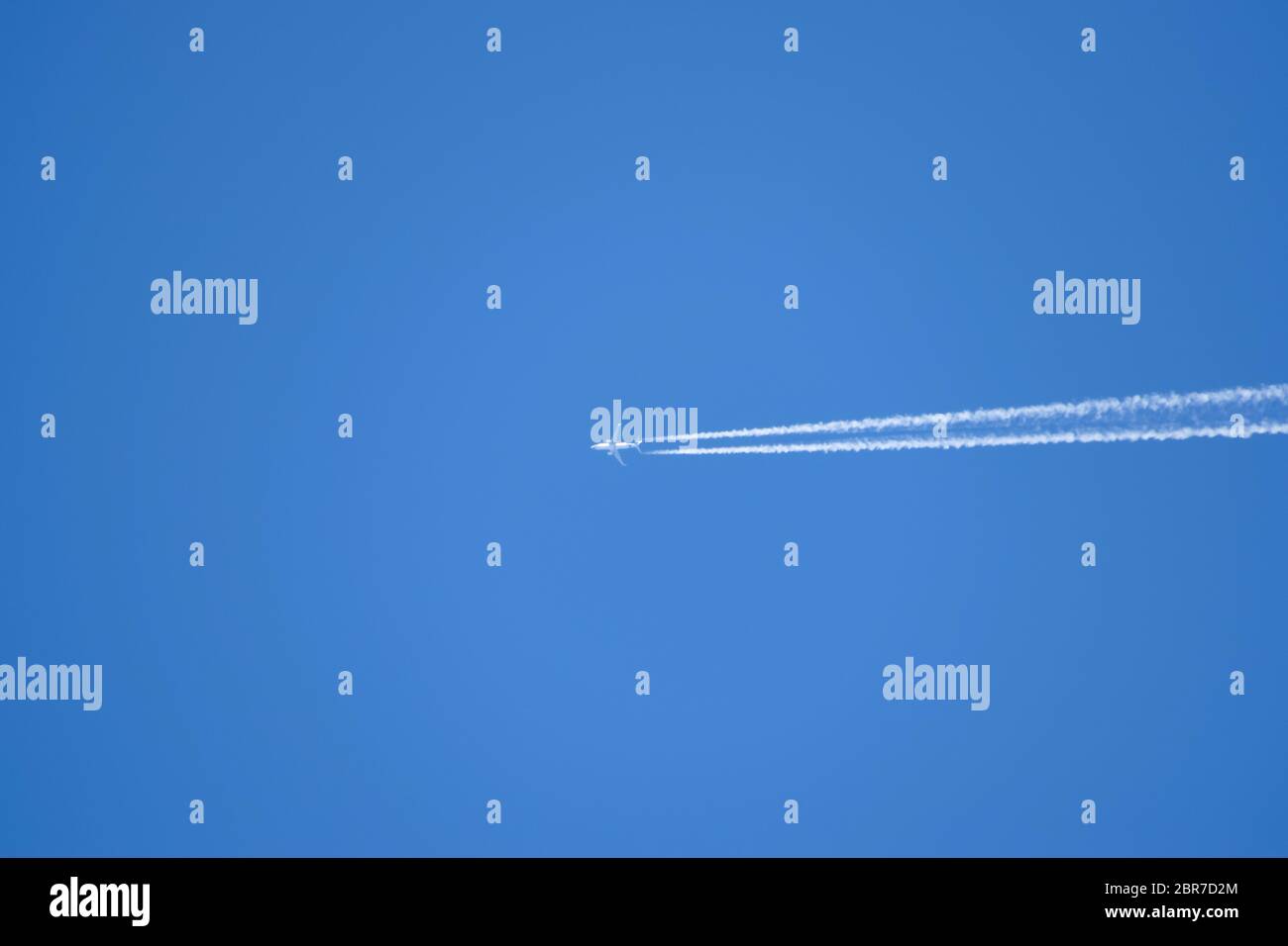 Haze jet airliner aeroplane airplane hi-res stock photography and ...