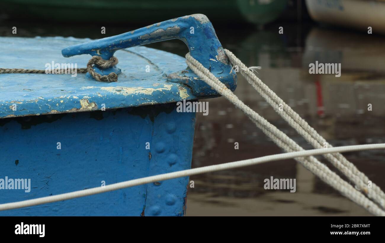 mooring cleat, old boat is moored at the pier Stock Photo - Alamy