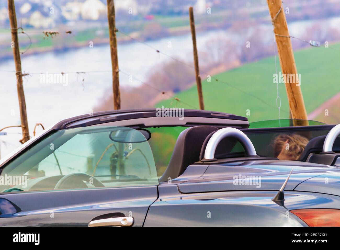 Driving convertible along beach couple hi-res stock photography and ...