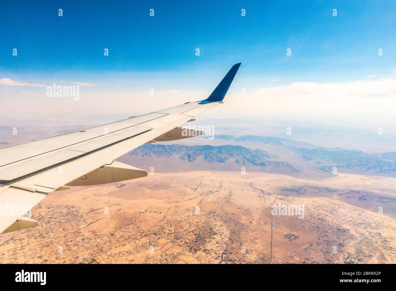 Aircraft wing over city hi-res stock photography and images - Alamy