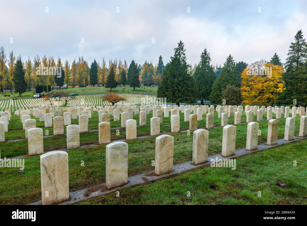 Military tombstones in grave hi-res stock photography and images - Alamy