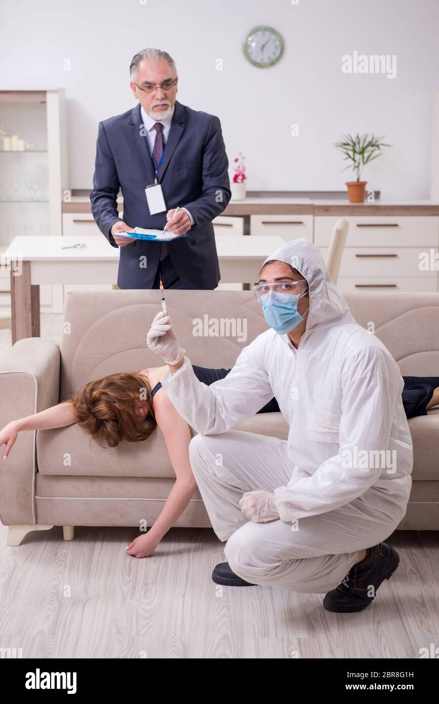 Police taking notes crime scene hi-res stock photography and images - Alamy