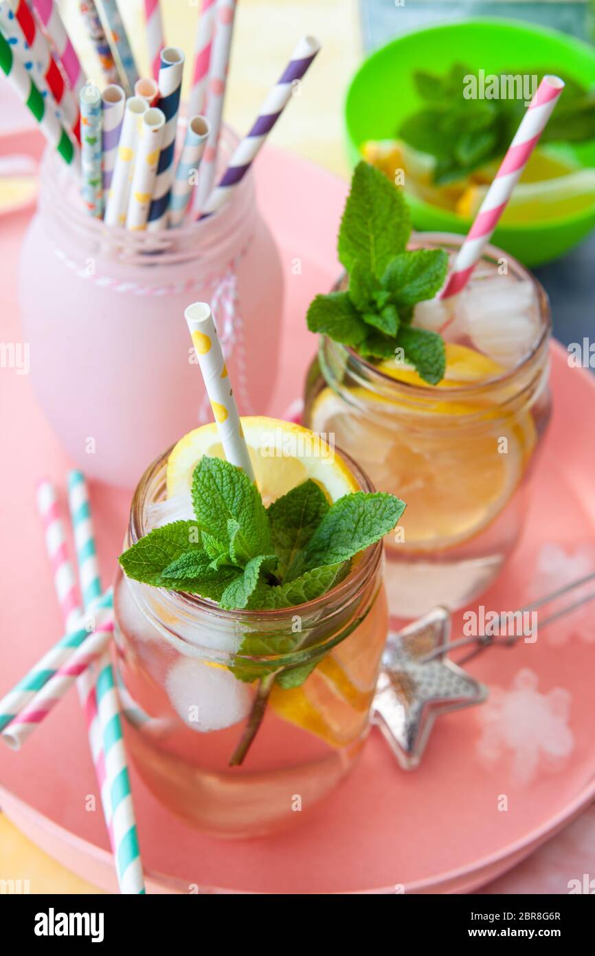 Homemade lemon iced tea with fresh mint leaves Stock Photo - Alamy