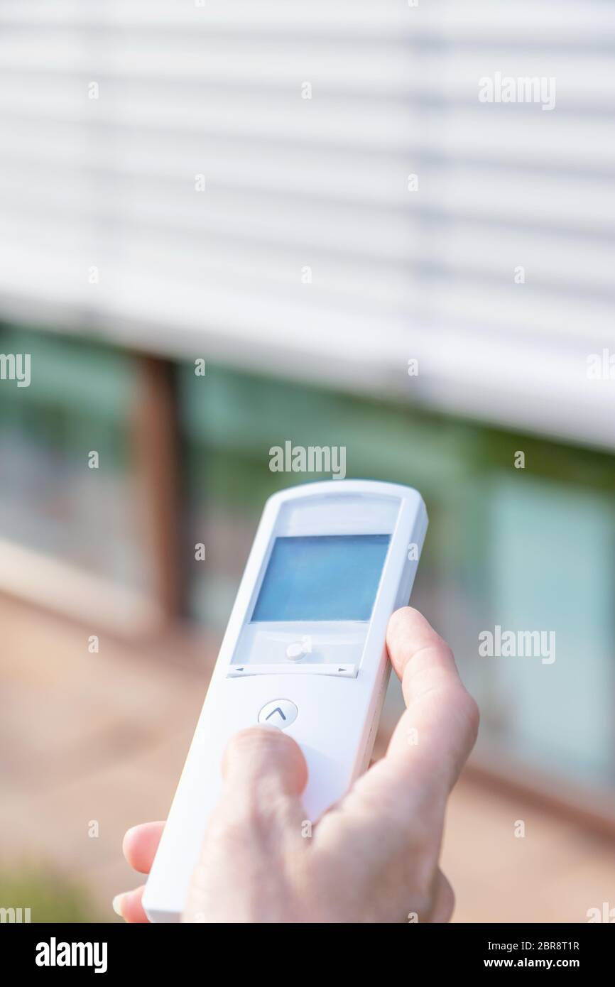 Control the external window blinds with the remote control. Vertically ...