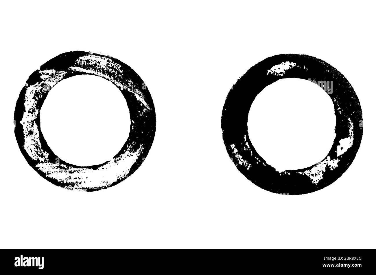 Set of 2 dirty black circle frames on white background Stock Photo - Alamy