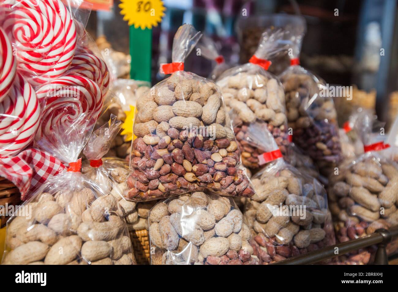 Packing of peanuts in shell for sale at stall Stock Photo - Alamy