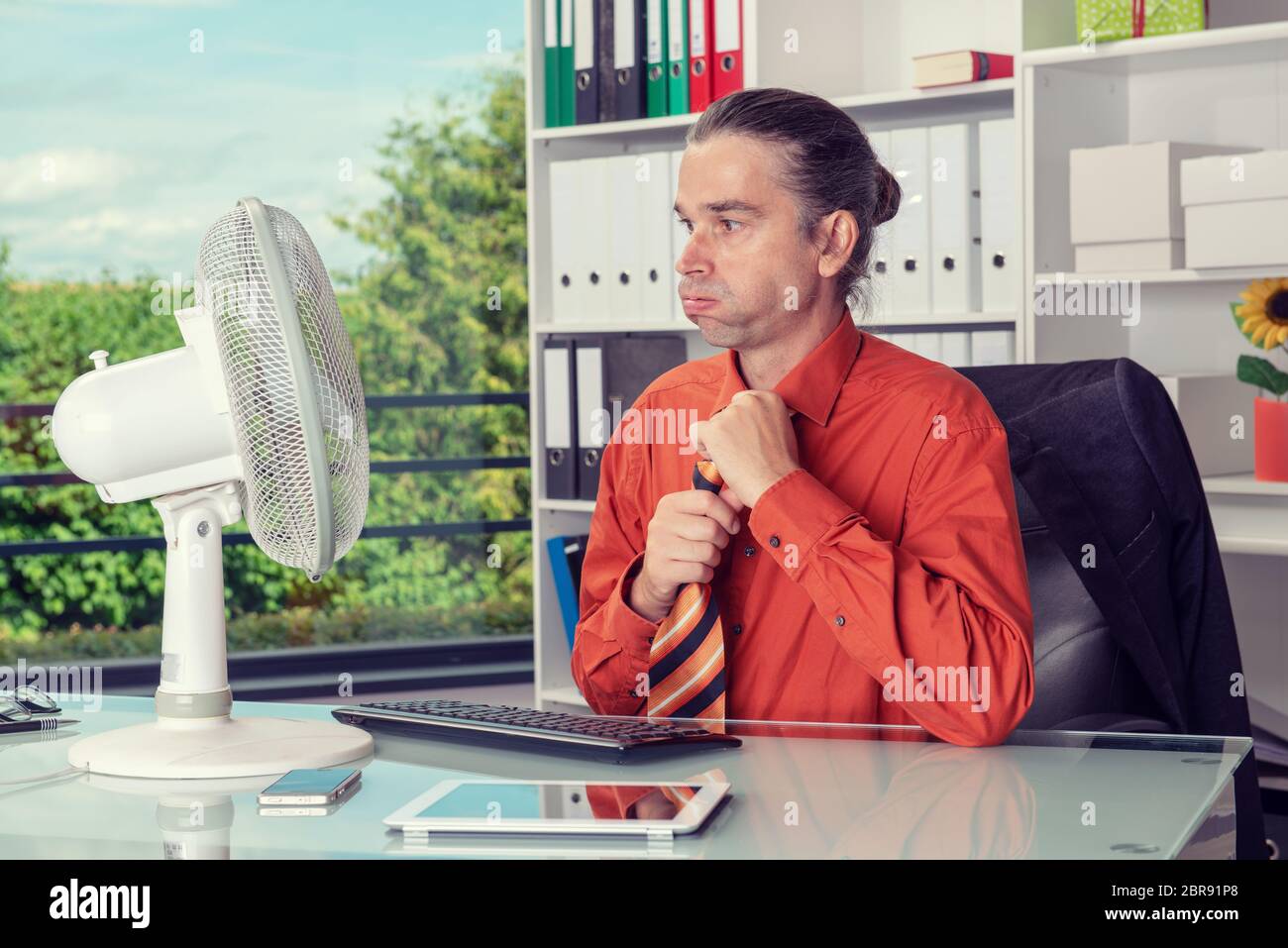 business man with ventilator at his desk in summerly hot office Stock ...