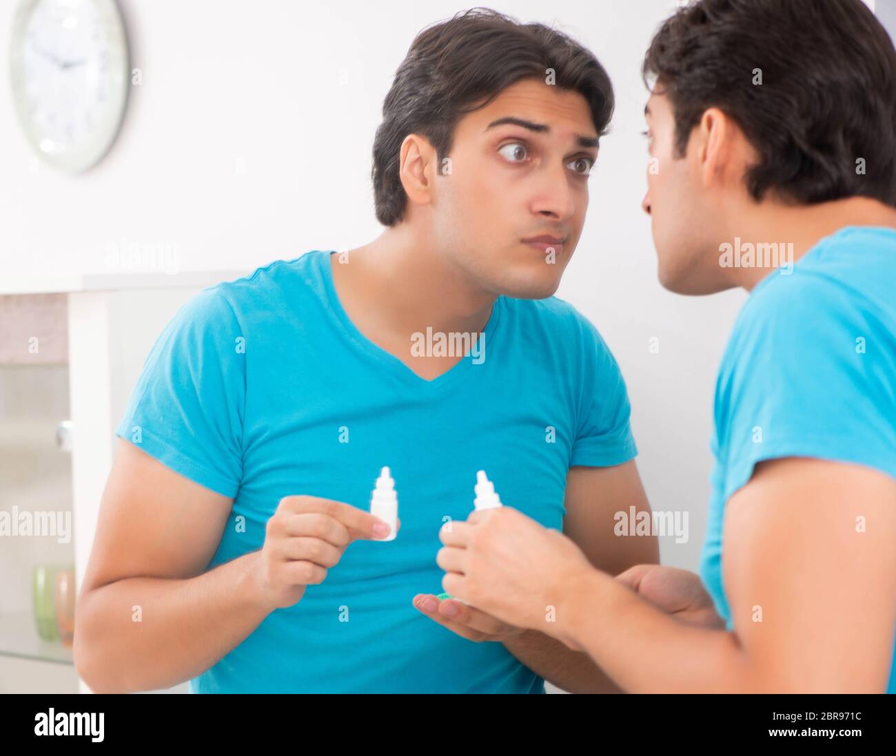 Man wearing contact lens eye hi-res stock photography and images - Alamy