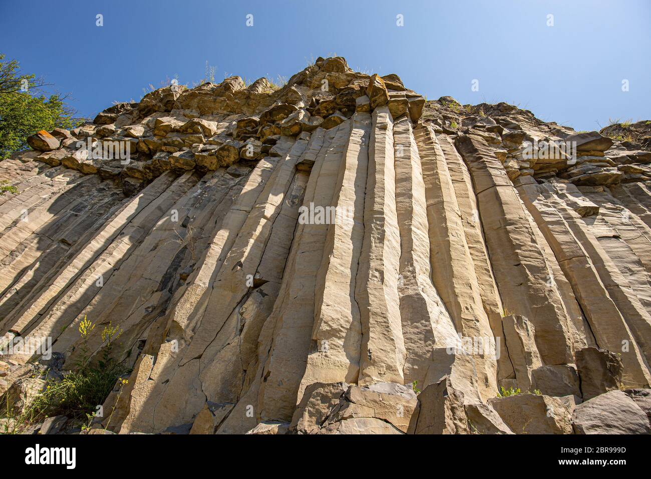 Grey columnar basalt, Impressive wall of volcanic basalt columns Stock ...