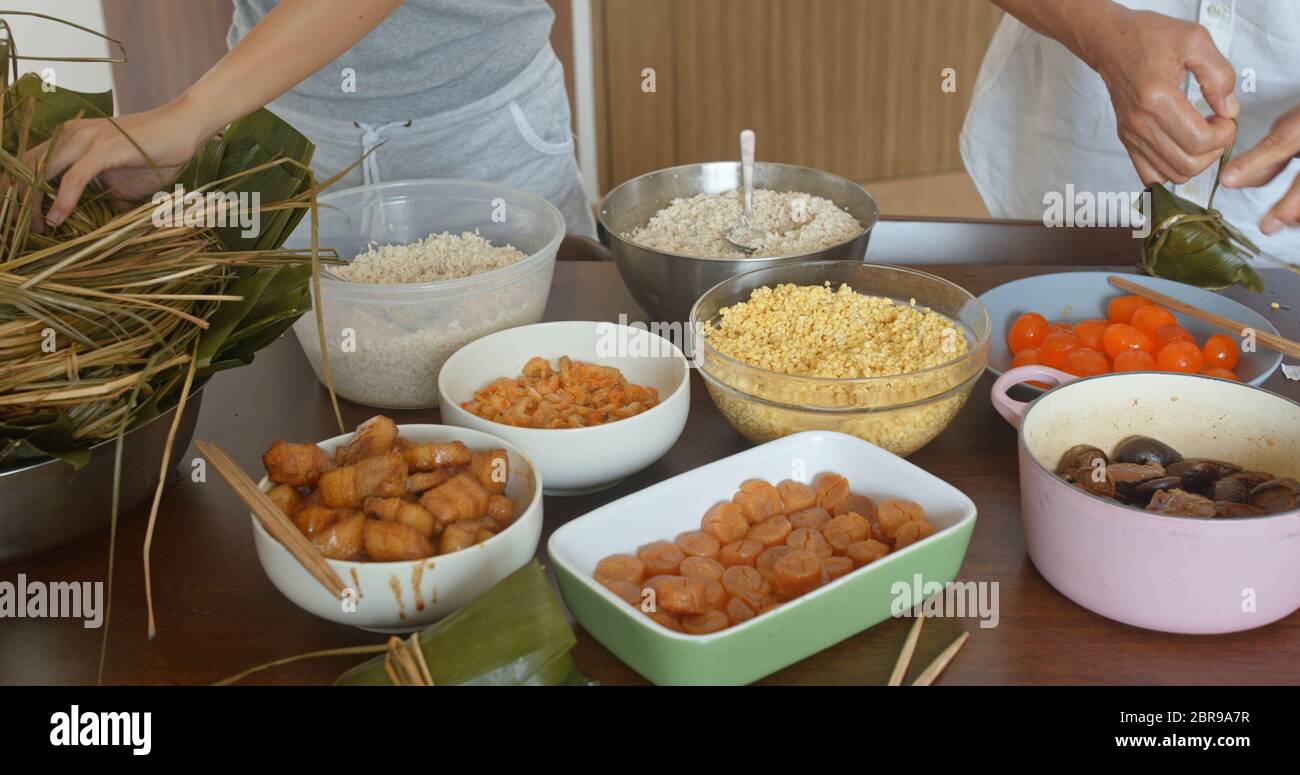 China family eat home hi-res stock photography and images - Alamy