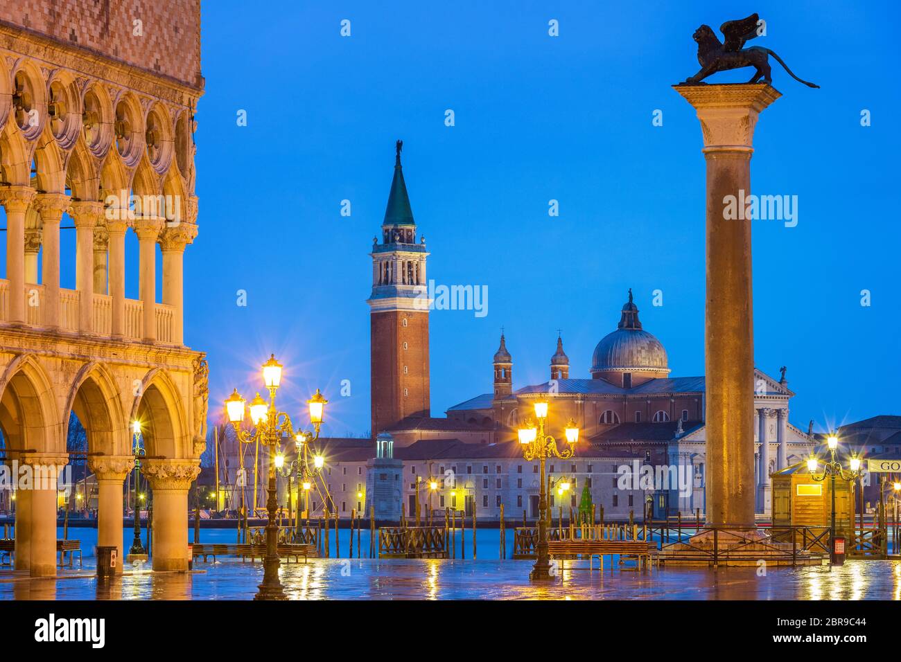 Venice night view of st marks square with doges palace hi-res stock ...