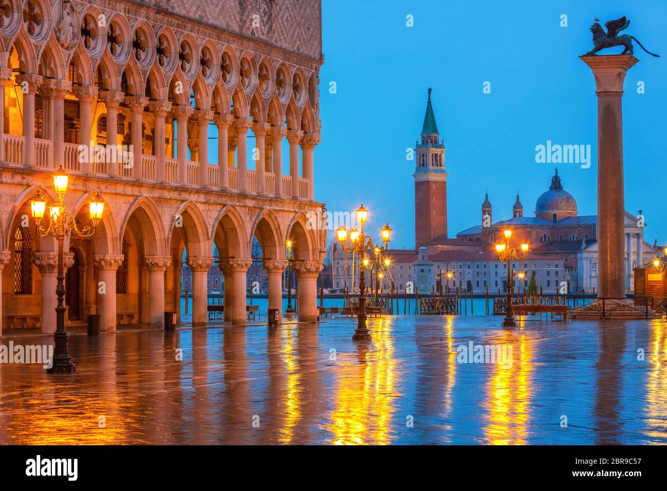 Venice night view of st marks square with doges palace hi-res stock ...