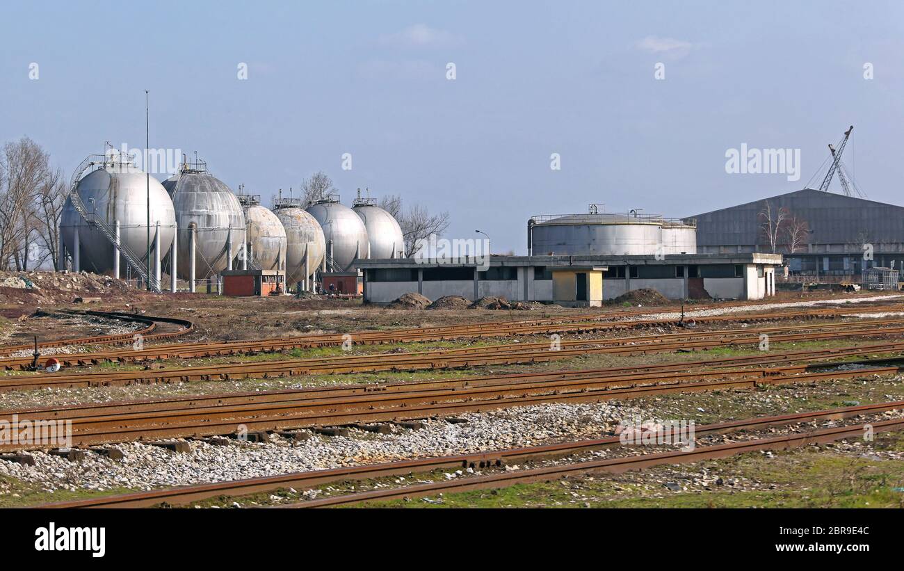 Storage Tanks for Liquefied Natural Gas Depot Railway Stock Photo - Alamy