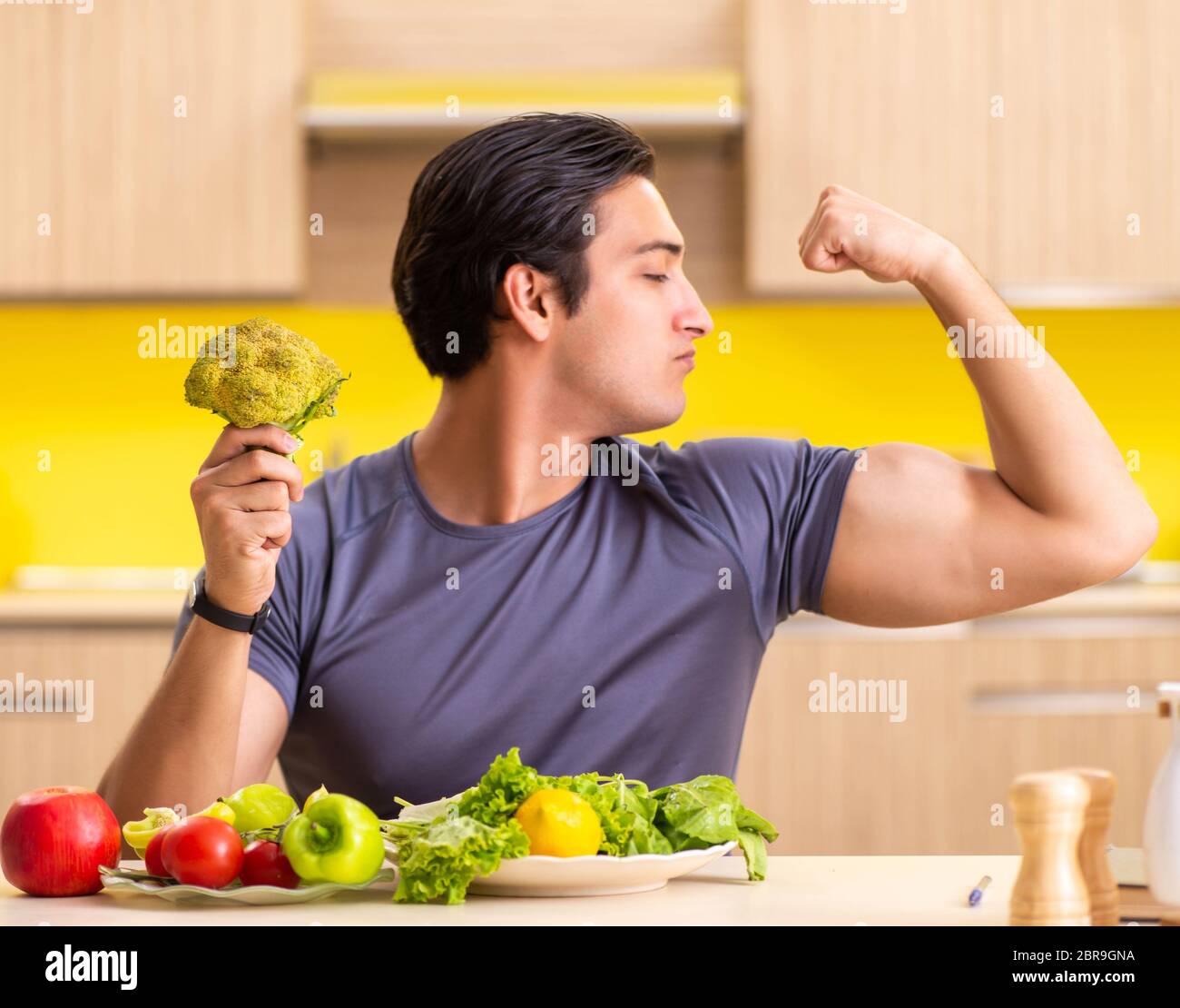 Man eating broccoli muscular hi-res stock photography and images - Alamy