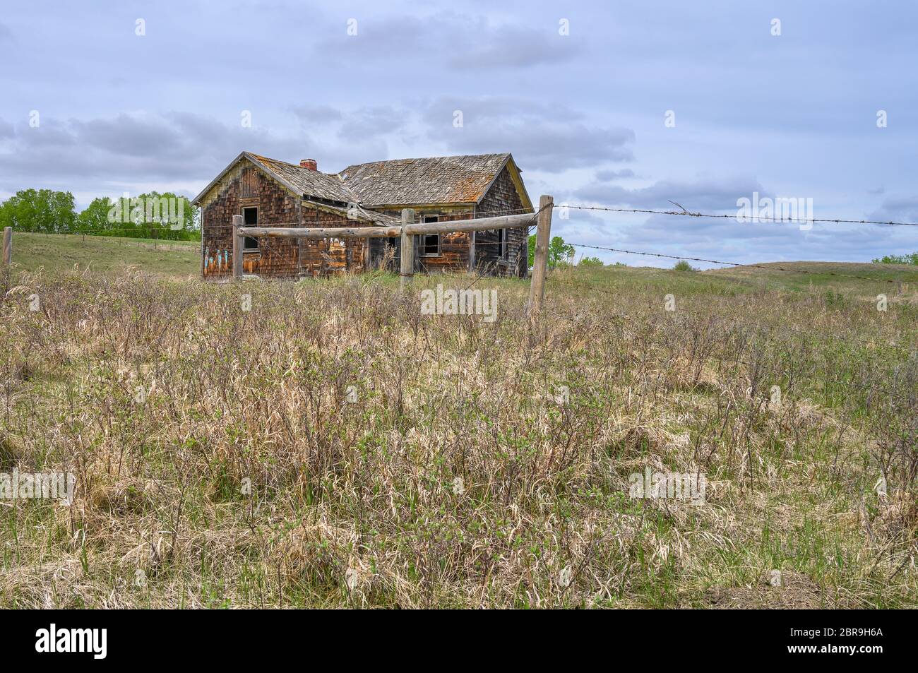 Abandoned house on the prairie hi-res stock photography and images - Alamy