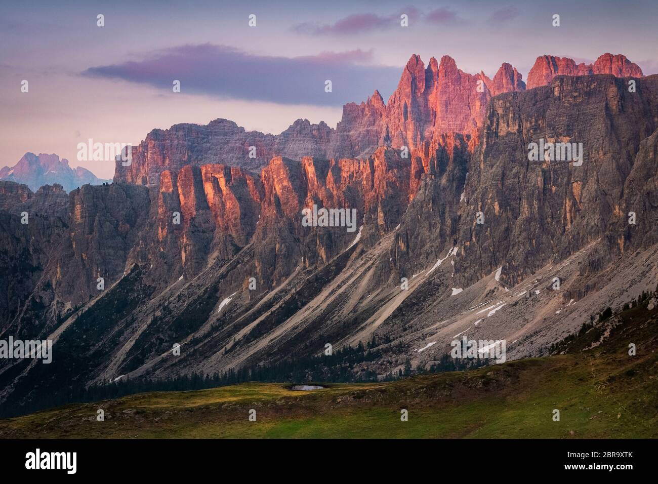 Mountain chains hi-res stock photography and images - Alamy