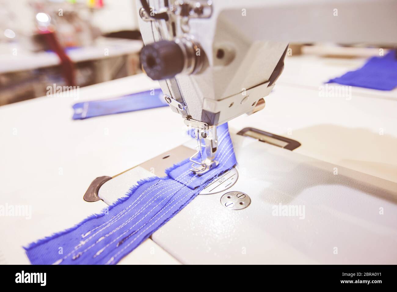 sewing machine with thread Stock Photo - Alamy