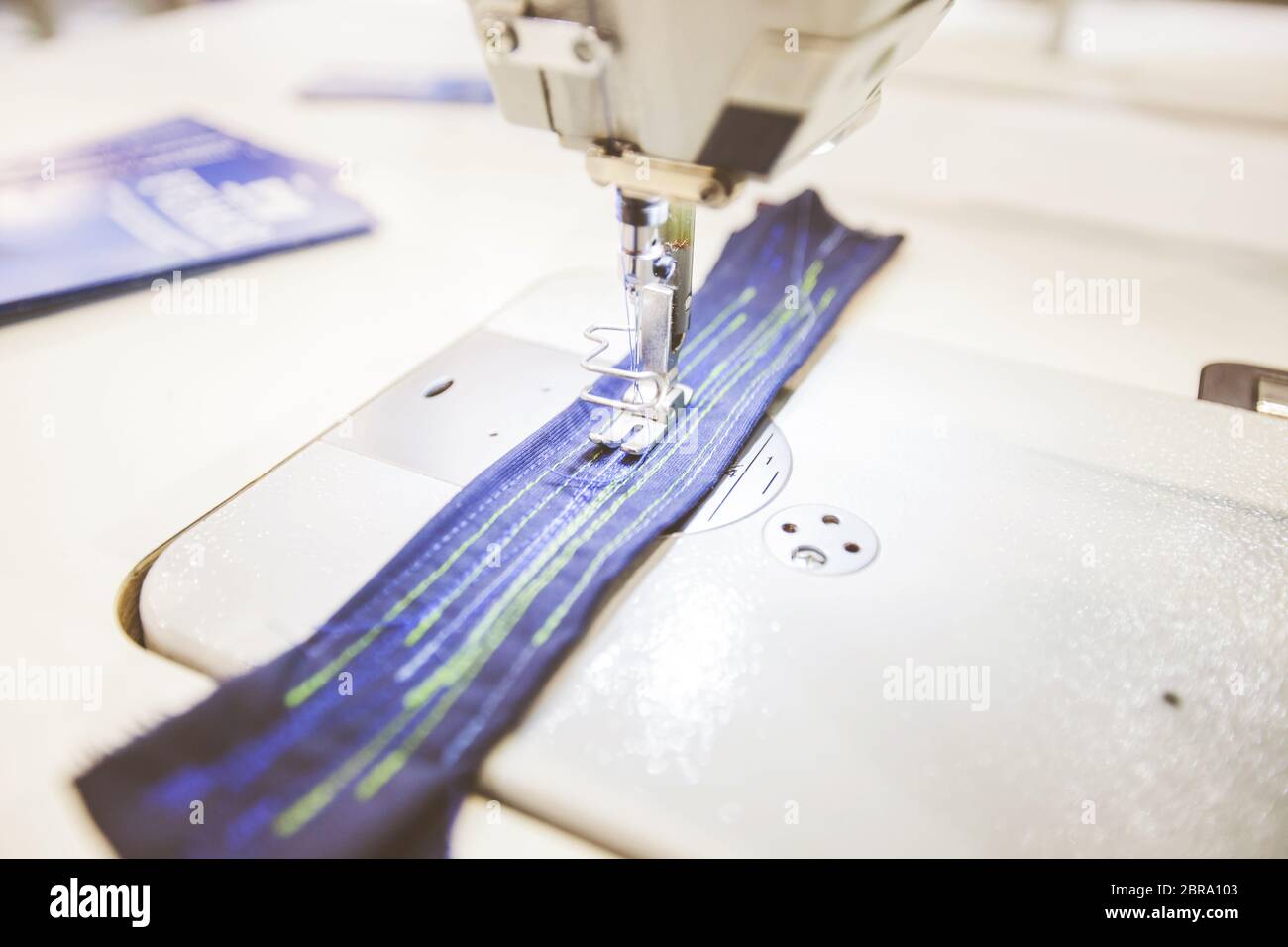 sewing machine with thread Stock Photo - Alamy