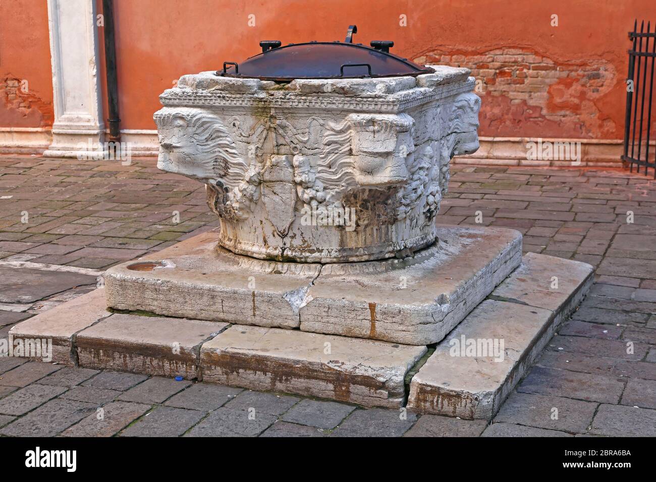 Very Old Stone Water Well in Venice Italy Stock Photo - Alamy