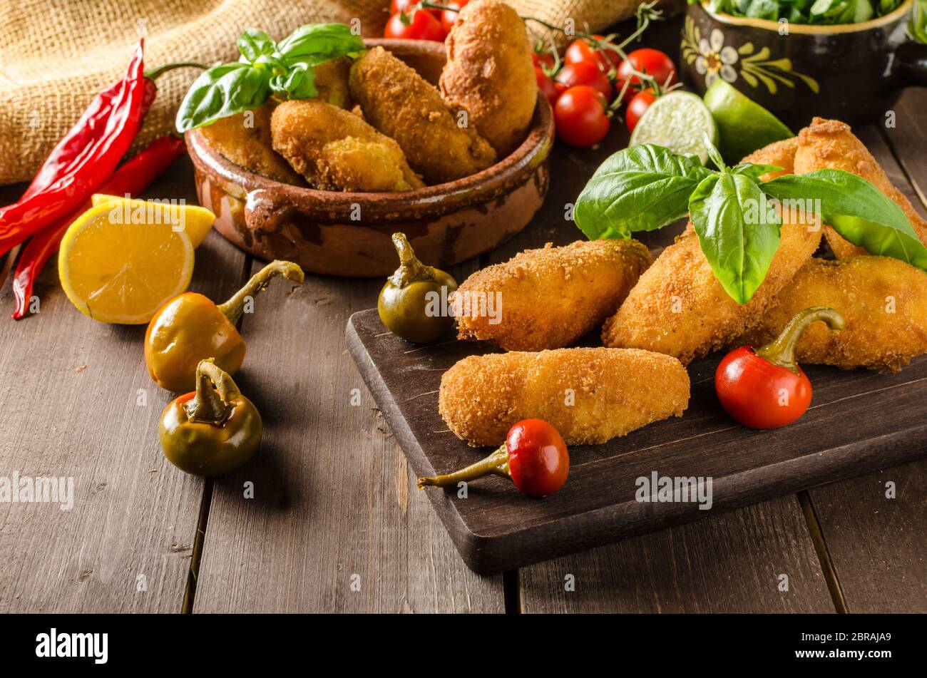 Homemade potato croquettes with cheese and chilli, very simple to do ...