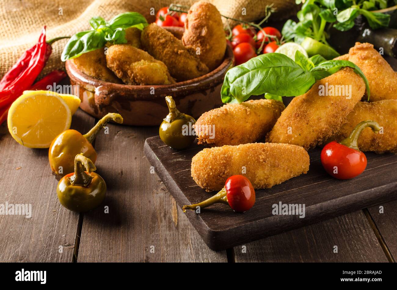 Homemade potato croquettes with cheese and chilli, very simple to do ...