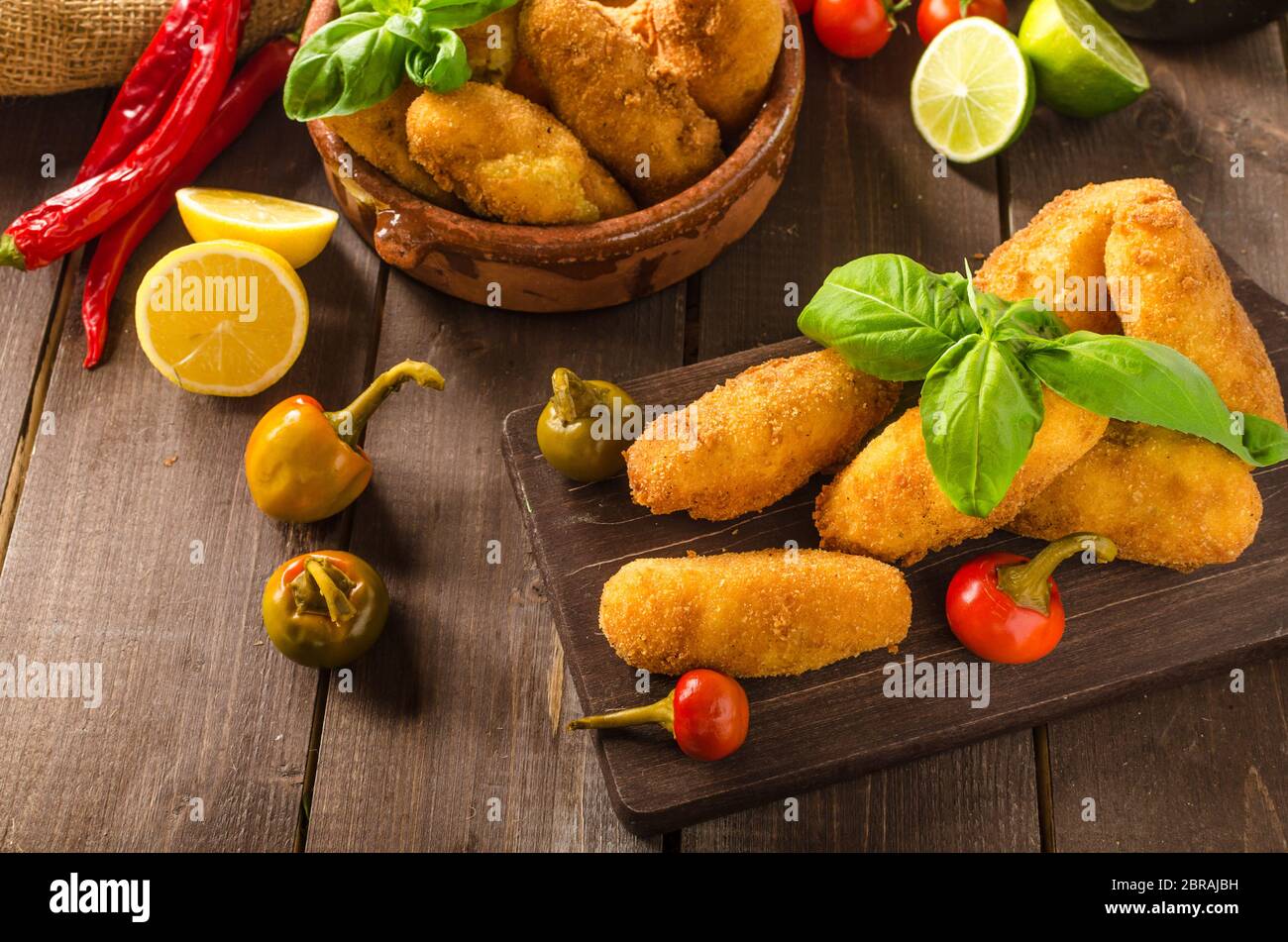 Homemade potato croquettes with cheese and chilli, very simple to do ...