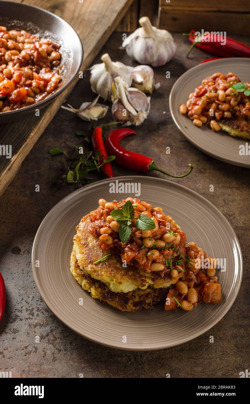 Potato cakes and baked beans hi-res stock photography and images - Alamy