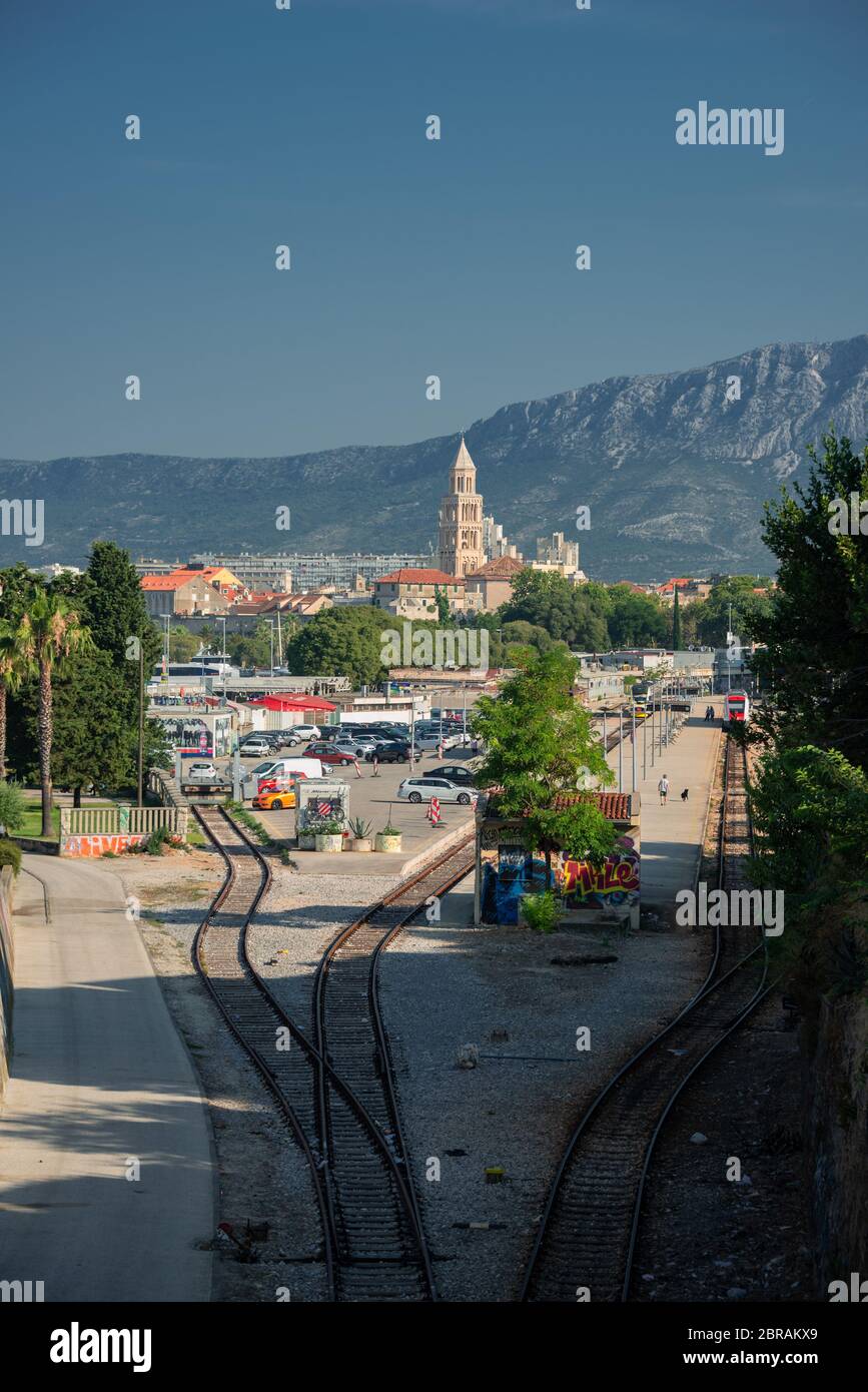 Railway track split hi-res stock photography and images - Alamy