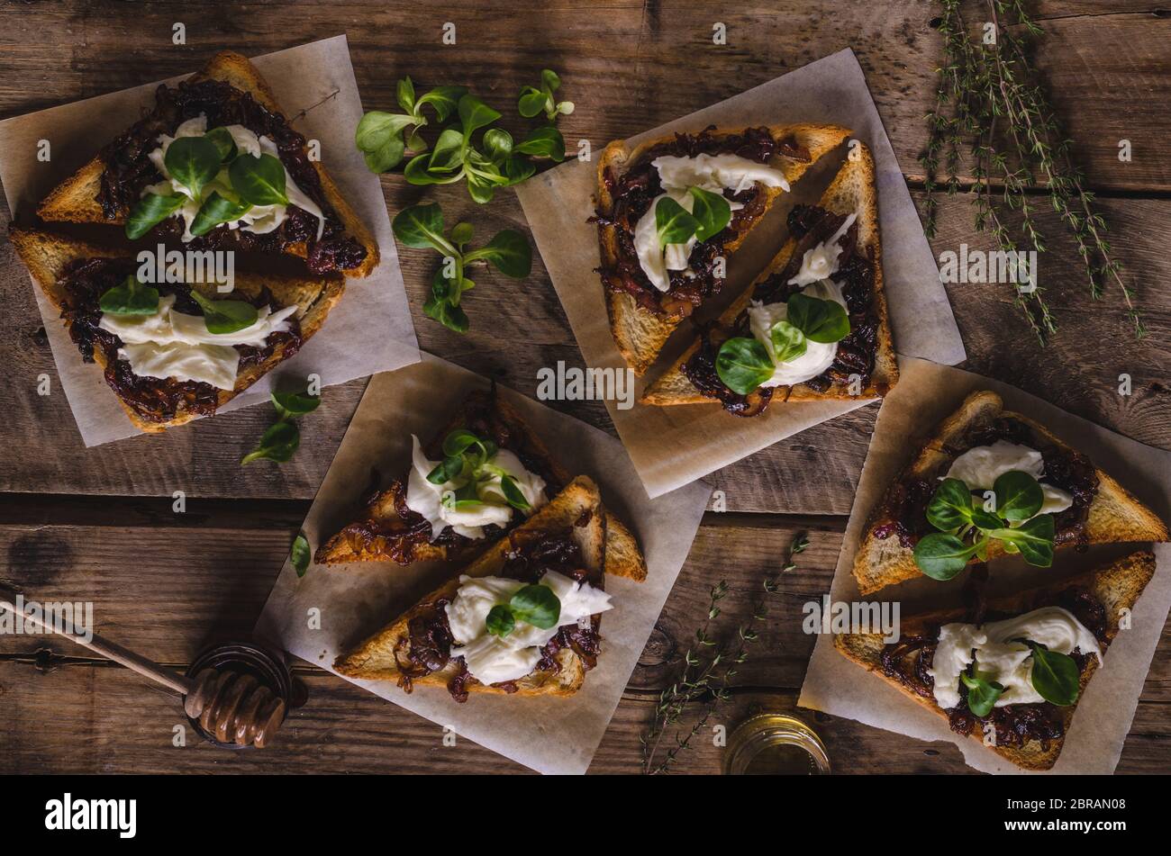 Rustic toast with caramelized onion, goat cheese, garlic and herbs ...