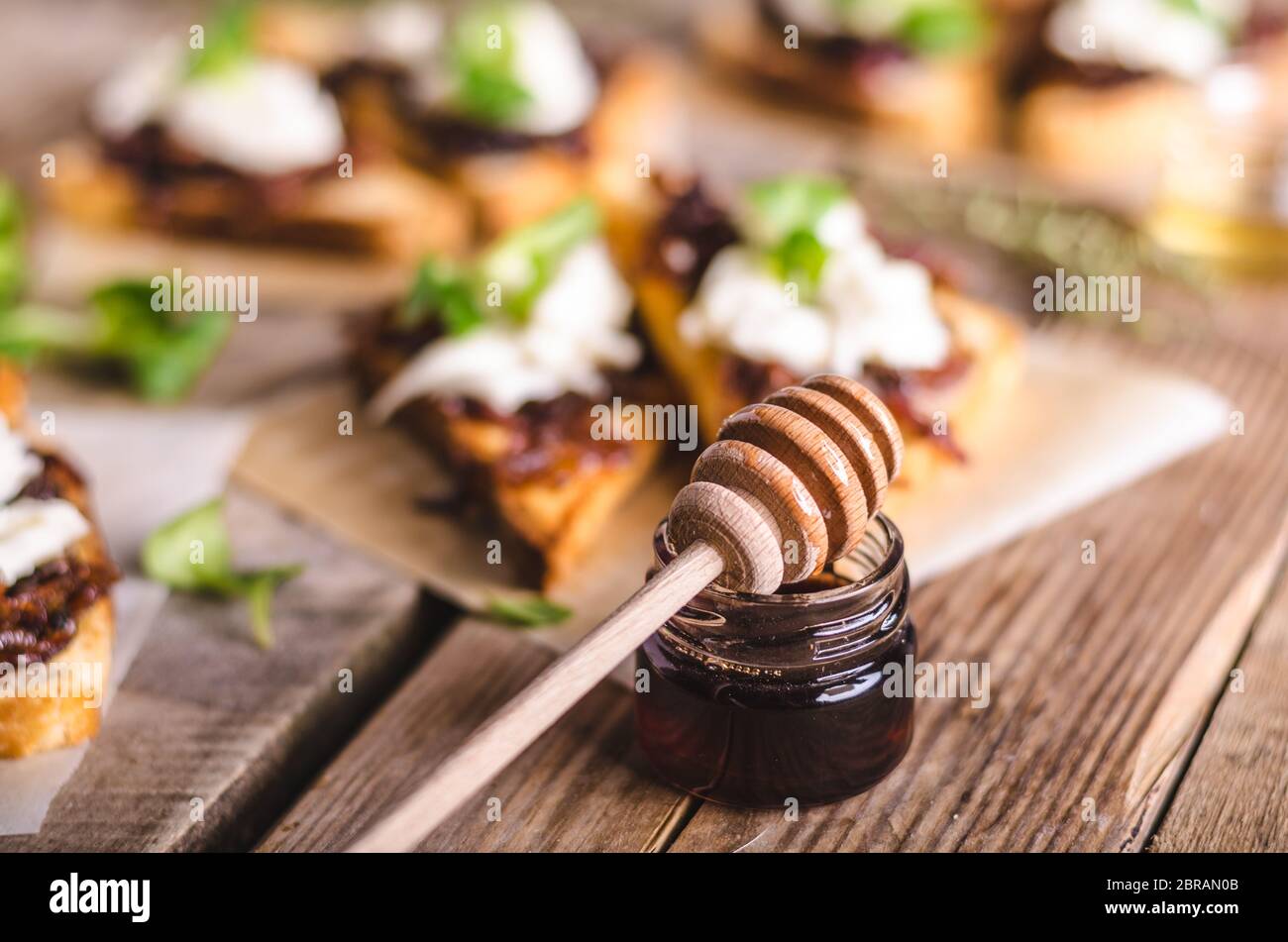 Rustic toast with caramelized onion, goat cheese, garlic and herbs ...