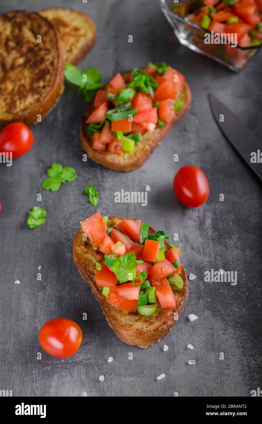 French garlic toast with vegetable salad, food photography, delish bio ...