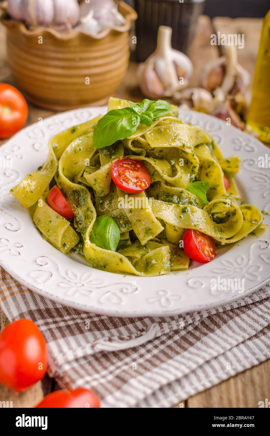 Pasta with basil pesto, very simple and delicious. Pesto from olive oil ...