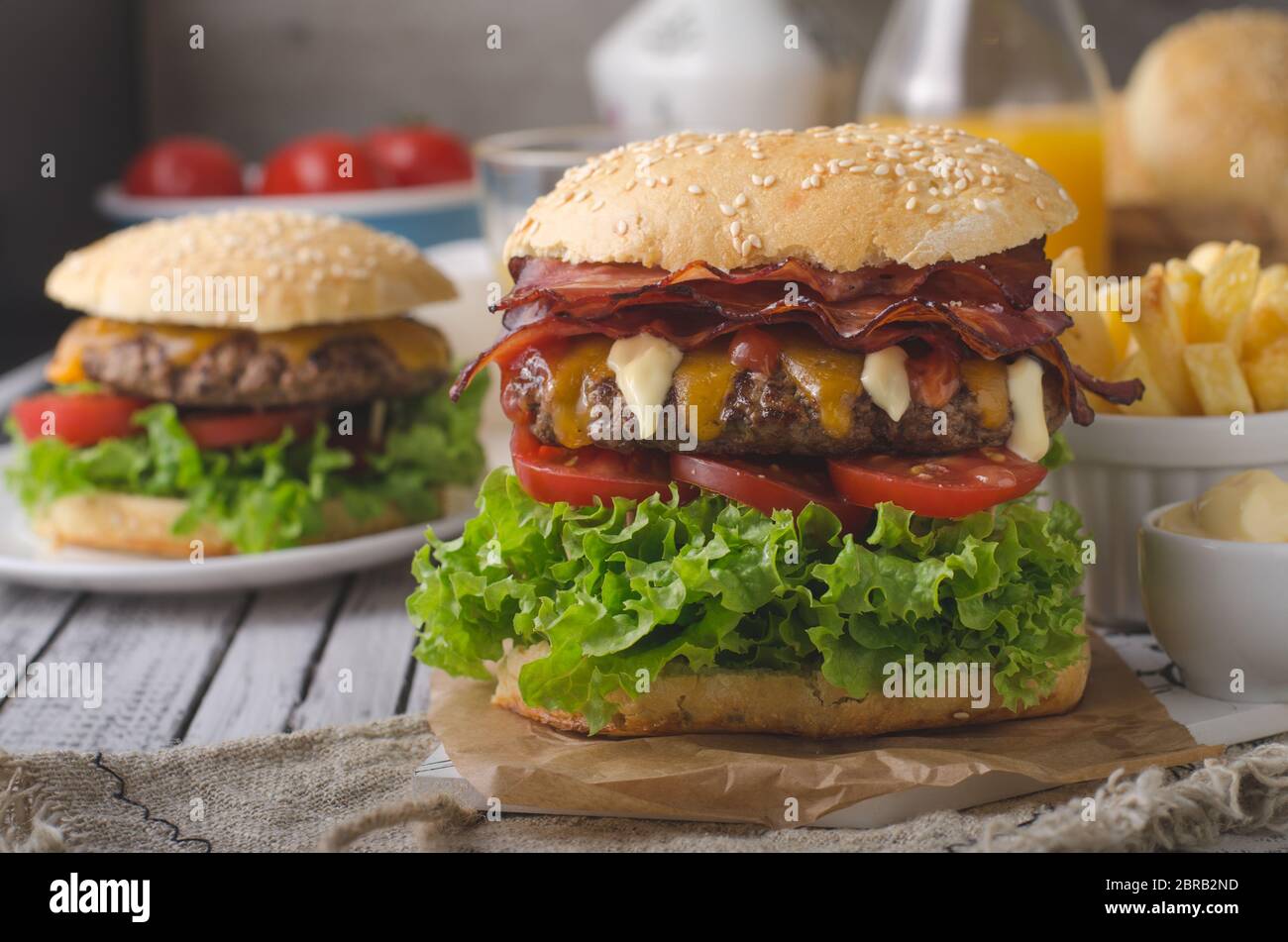 Burger food styling hi-res stock photography and images - Alamy