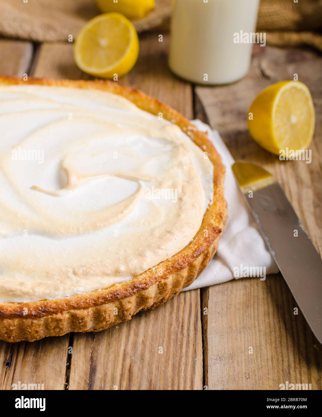 Lemon cheesecake, very simple delicious cake, rustic corners of dough ...