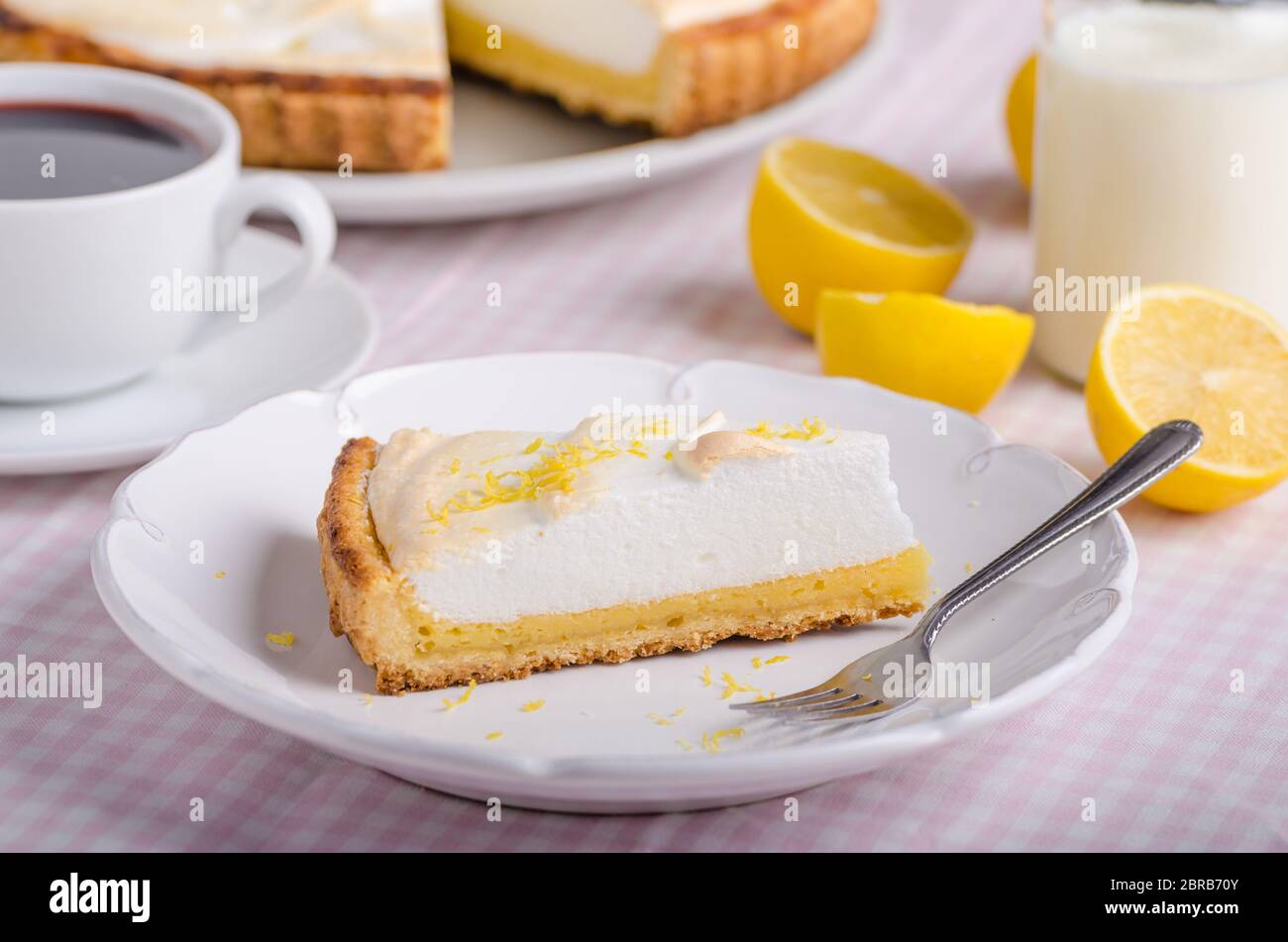 Lemon cheesecake, very simple delicious cake, rustic corners of dough ...