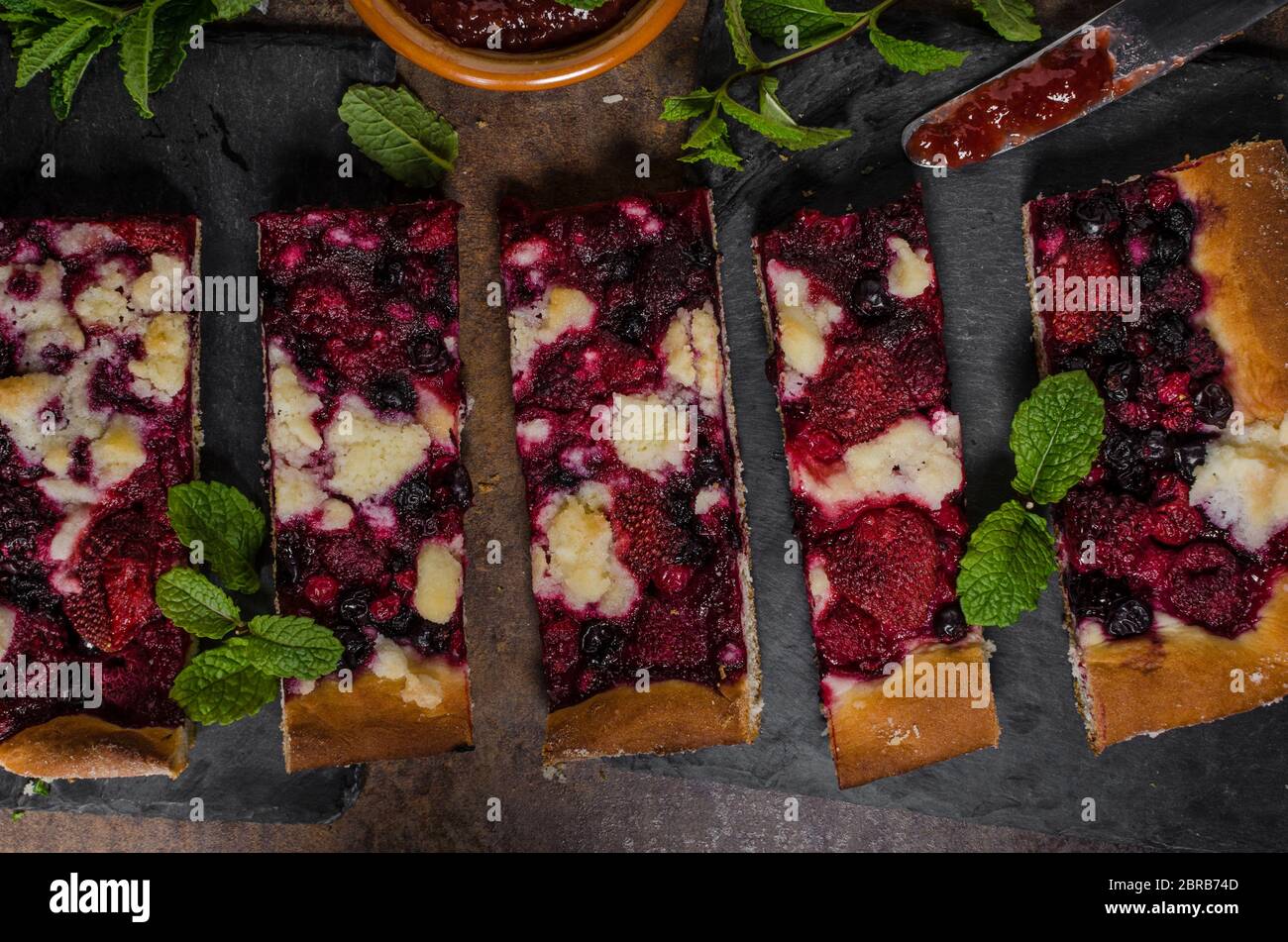 Traditional Czech crumble with berries, delicious simple crumble ...