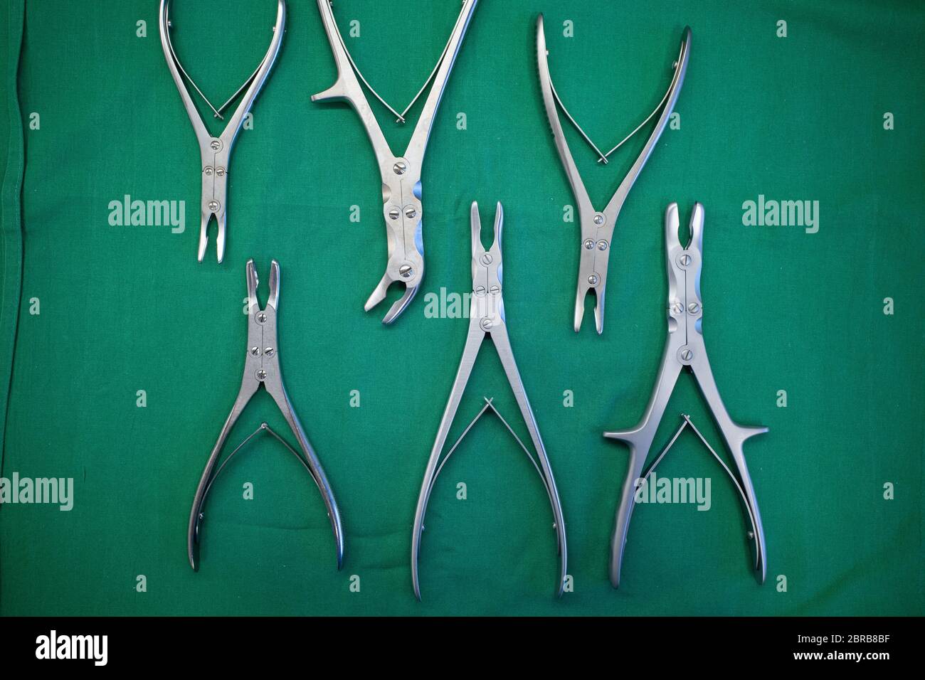 Mask sharp surgical hi-res stock photography and images - Alamy