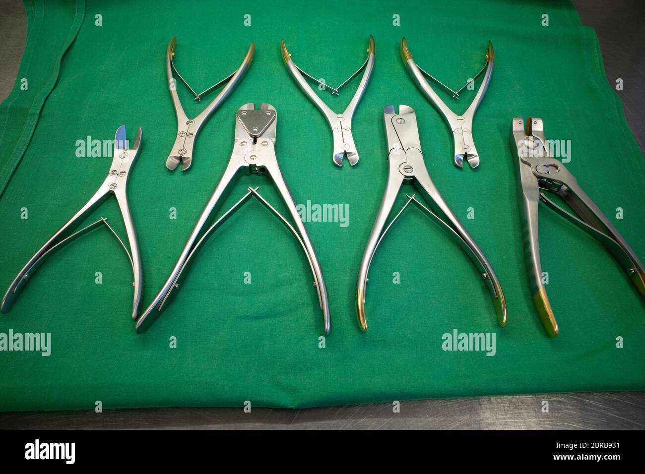 Surgical wire cutter hi-res stock photography and images - Alamy